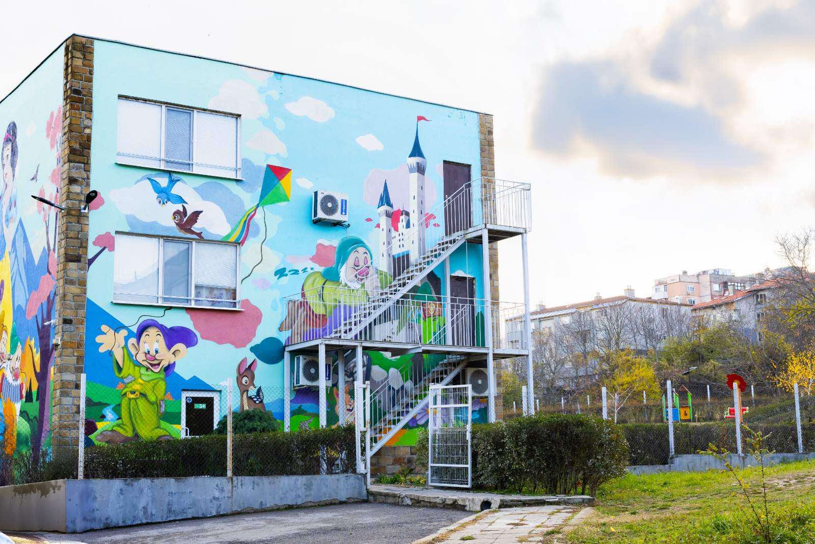 Graffiti gives a new look to the facades of kindergartens in Ruse ...