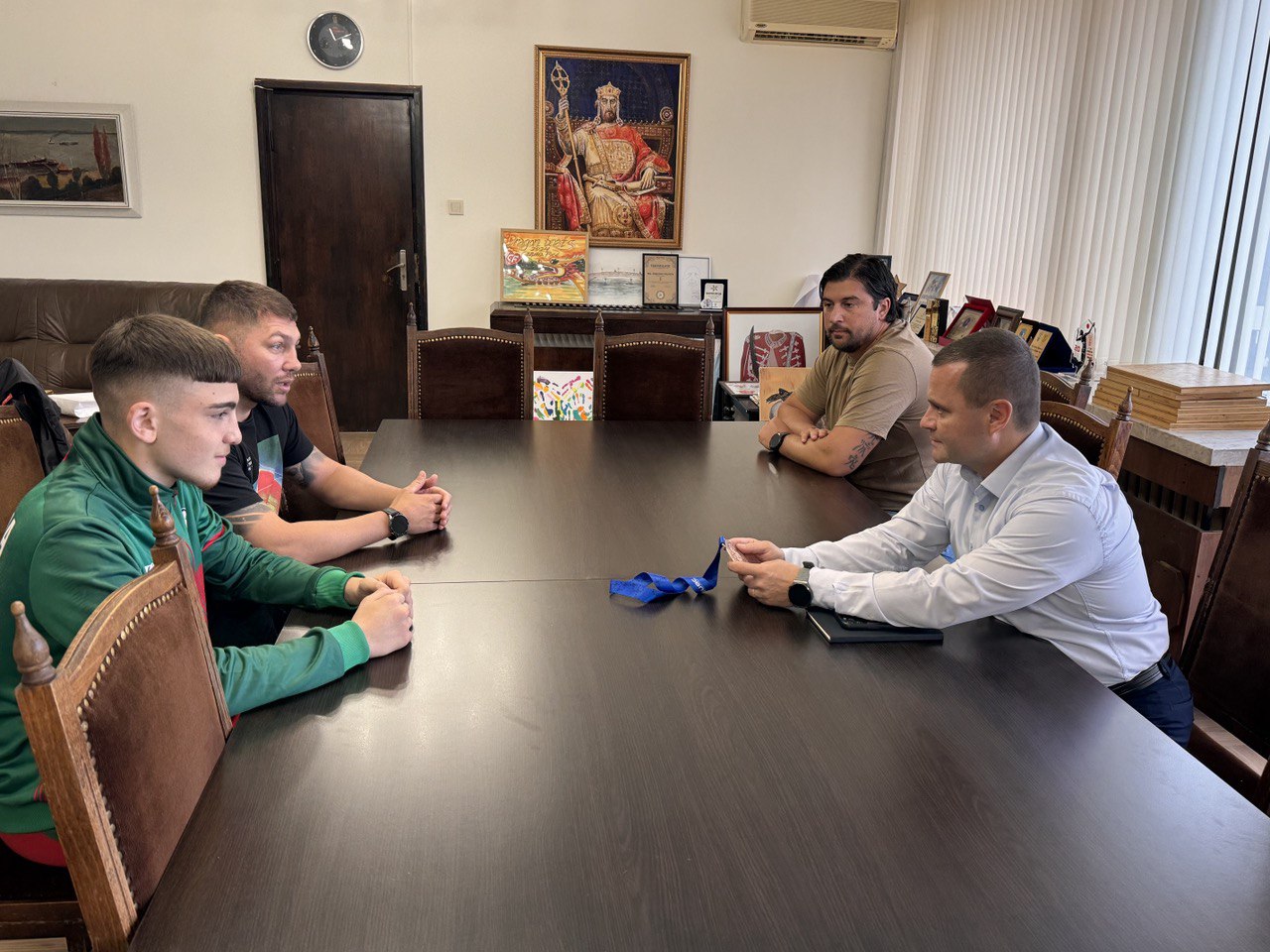 Pencho Milkov awarded the Ruse boxer Nicholas Nikolov for the bronze ...